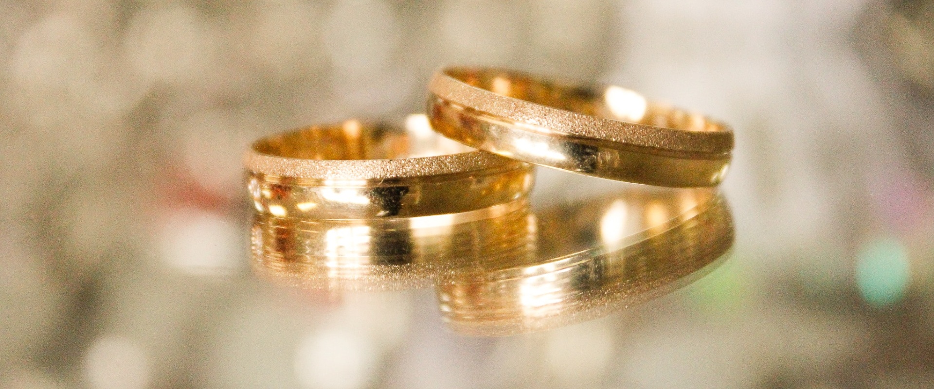 What are the cons of gold?